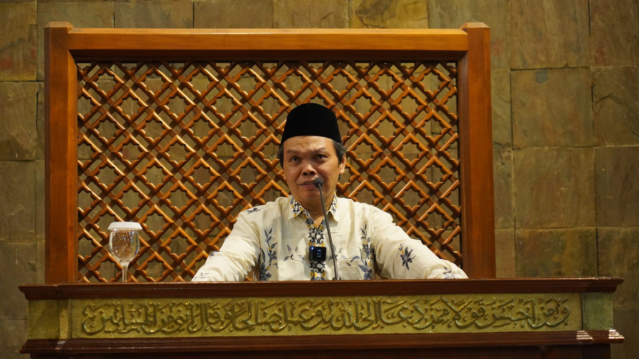 Imam Besar Masjid Kampus UGM Ajak Ciptakan Kampus Madani dengan ...